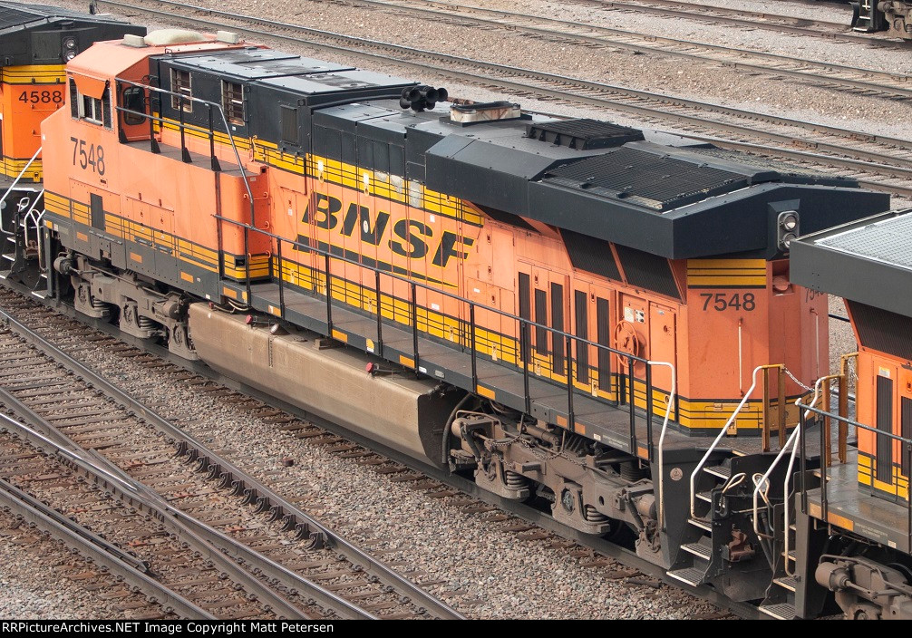 BNSF 7548